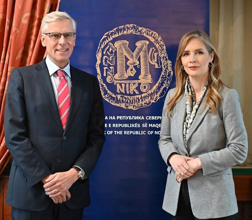 Средба на гувернерката Ангеловска-Бежоска со Марникс ван Рај, висок претставник на ММФ ...